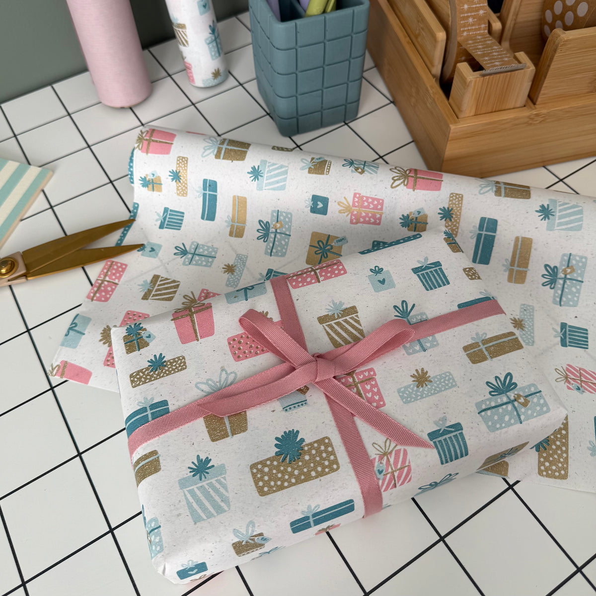 5m roll of Present Wrapping Paper (500mm wide) – Cascayde